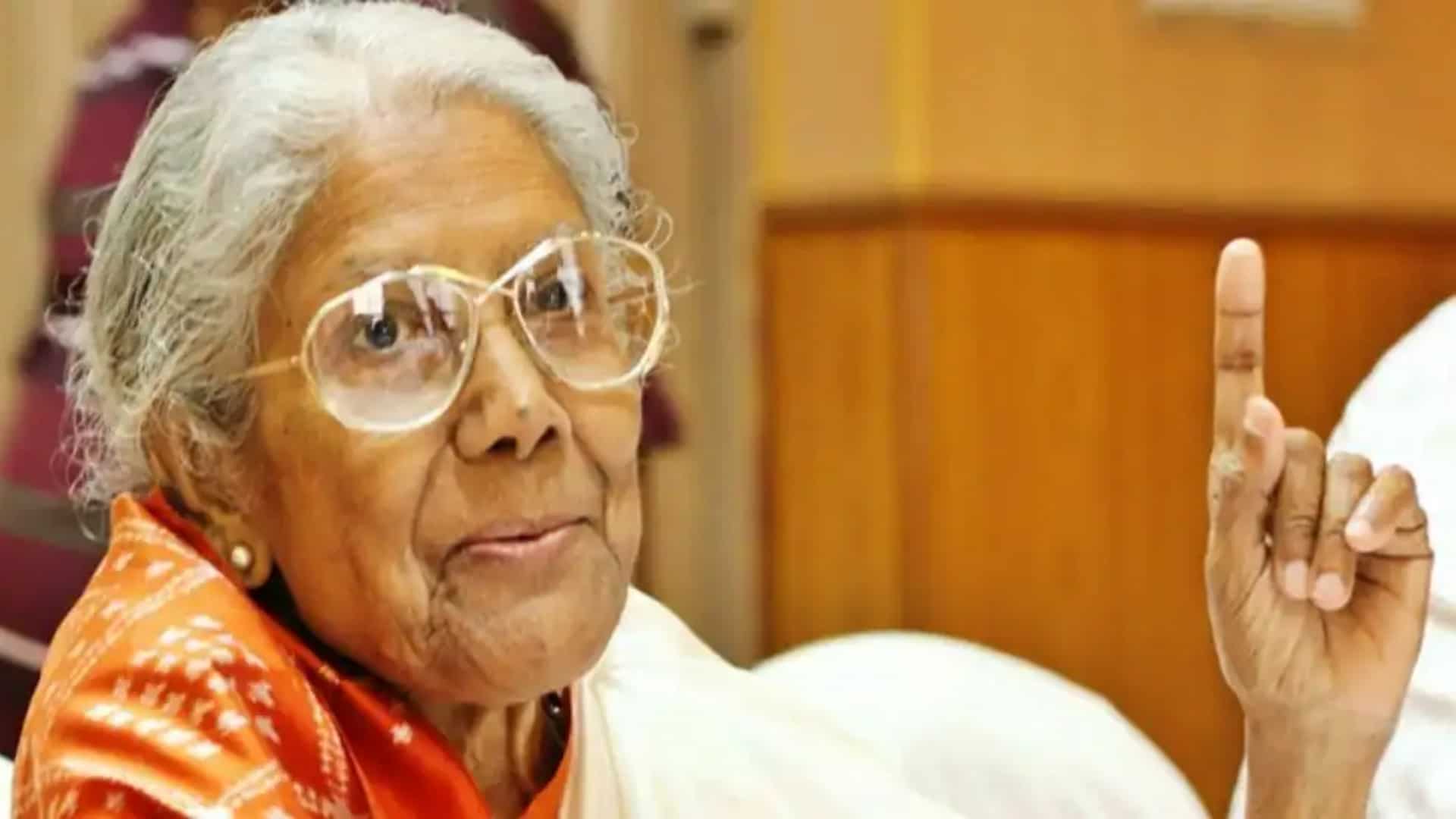 Legendary Bengali singer Sandhya Mukhopadhyay dies at 90