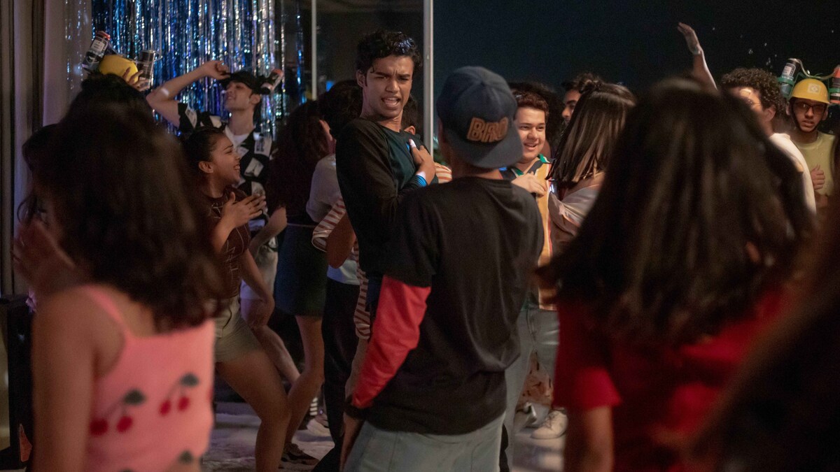 Friday Night Plan: 'Brothers' Babil Khan and Amrith Jayan show their ...