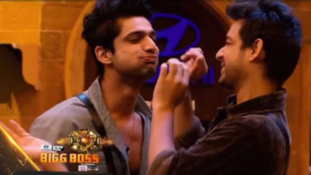 Bigg Boss 17: Netizens post video of Samarth Jurel pulling Abhishek ... Bigg Boss 17: Netizens post video of Samarth Jurel pulling Abhishek ...