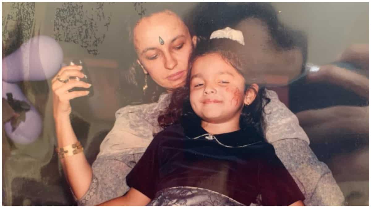 Alia Bhatt shares priceless childhood pic with mom Soni Razdan on her ...