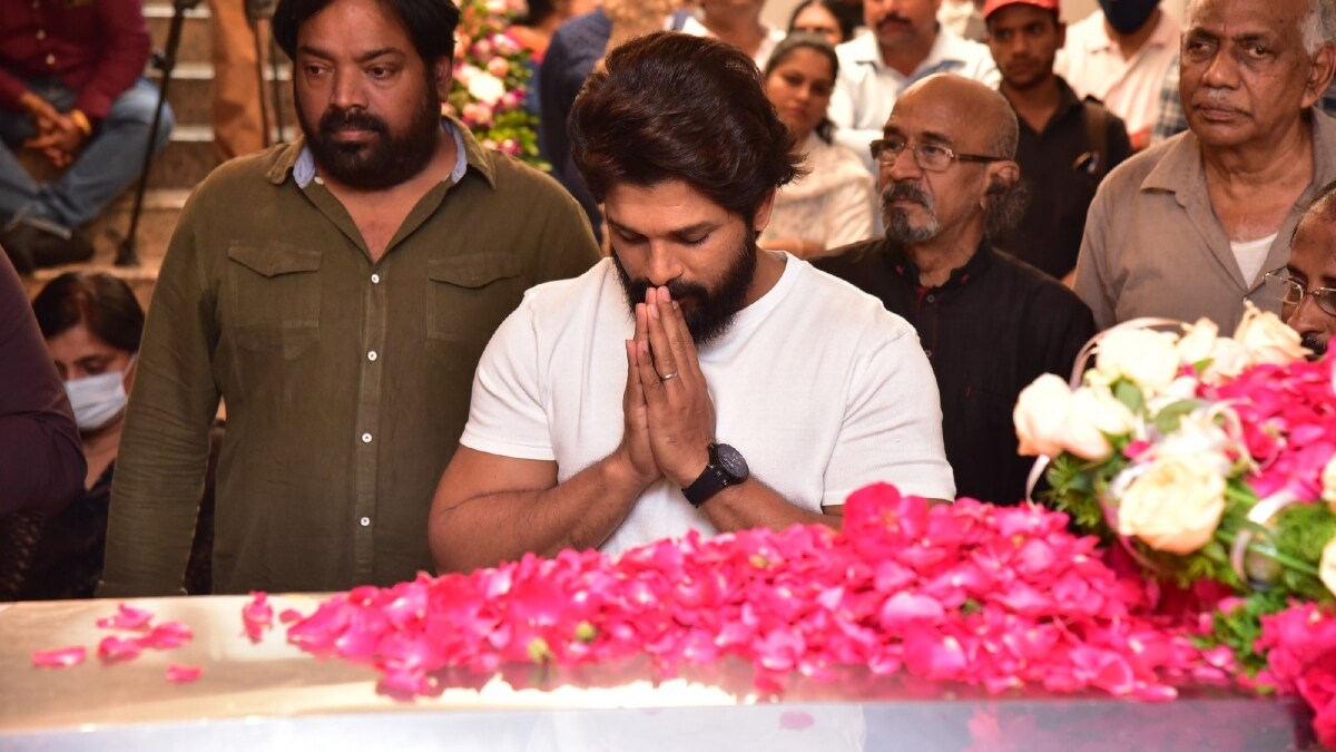 In Pics: Allu Arjun, Pawan Kalyan, Jr. NTR and other celebs pay respects to superstar Krishna