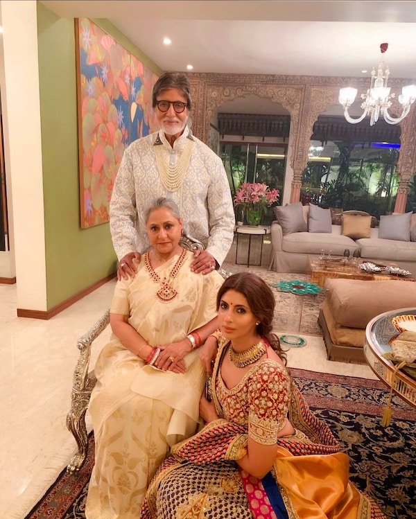 Amitabh Bachchan and Jaya Bachchan gift their daughter Shweta Bachchan ... Amitabh Bachchan and Jaya Bachchan gift their daughter Shweta Bachchan ...