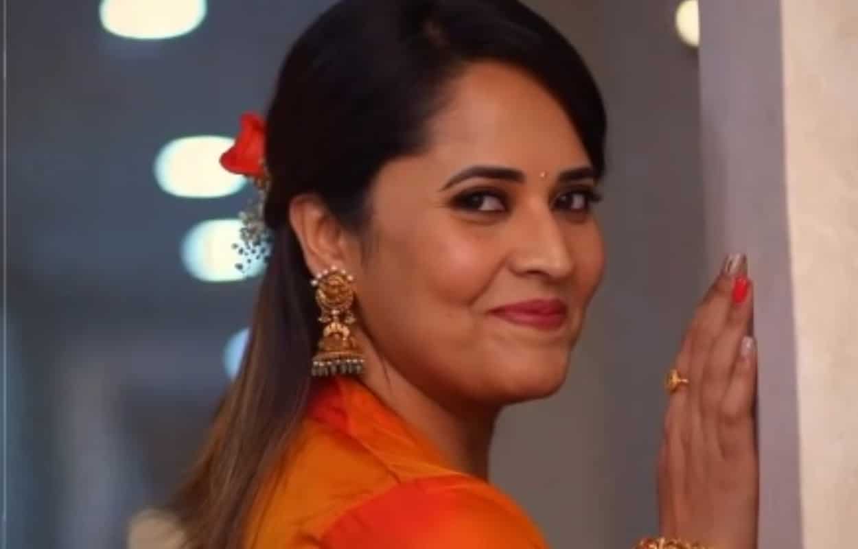 Anasuya Bhardwaj shares a video of her sizzling in black, sets internet ...