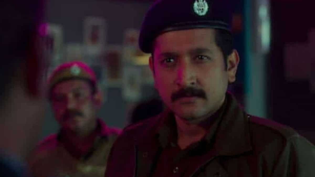 OTTplay Awards 2022: Parambrata Chatterjee is best supporting male ...