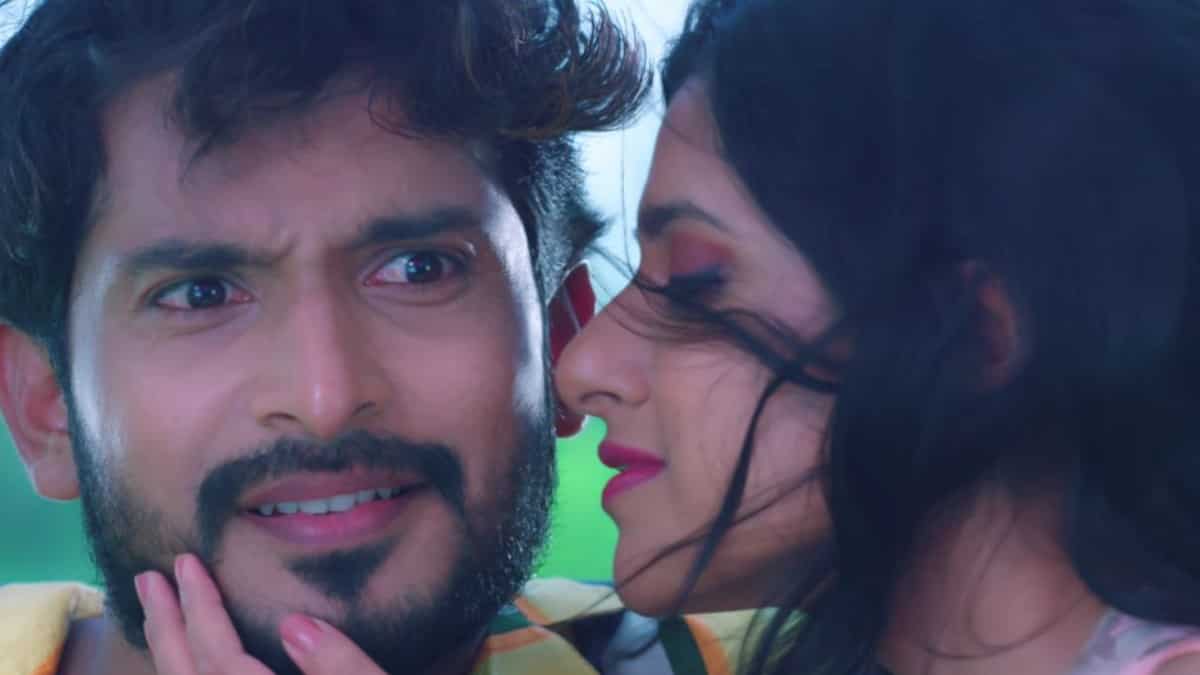 Pramod serenades Kajal Kunder in Sonu Nigam’s mellifluous voice in Bond ...