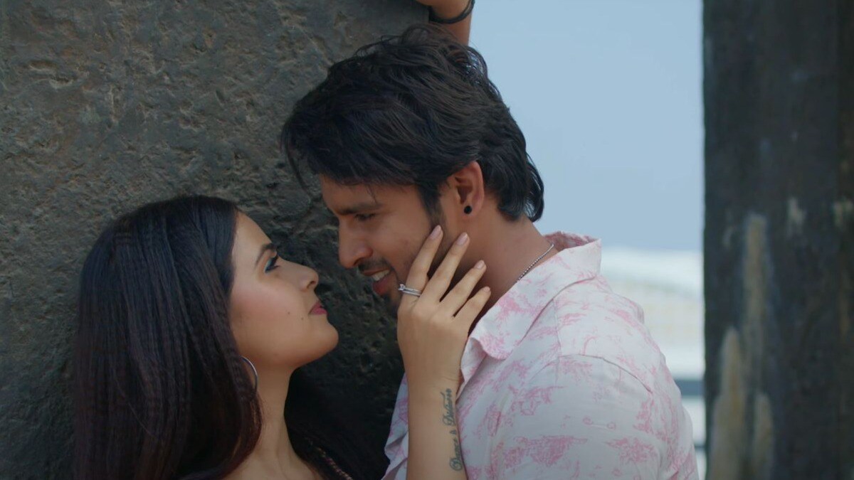 Watch Kiran Raj romance Siri Prahlad in the romantic number Gelathiye ...