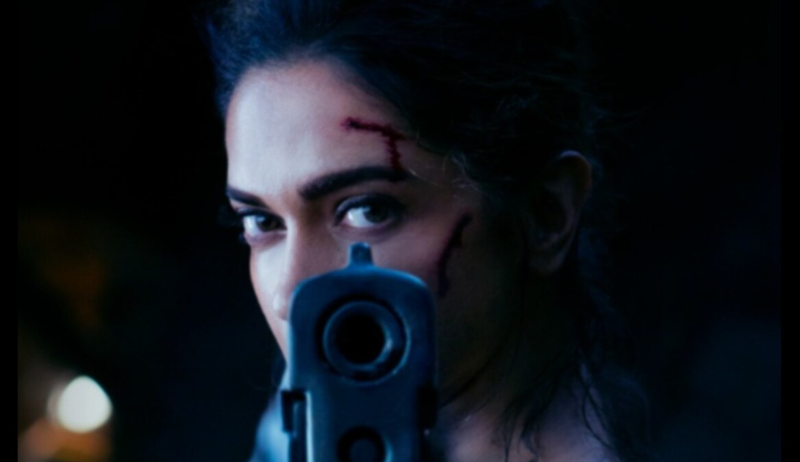 Pathaan new motion poster: Deepika Padukone fires her gun in a fierce ...
