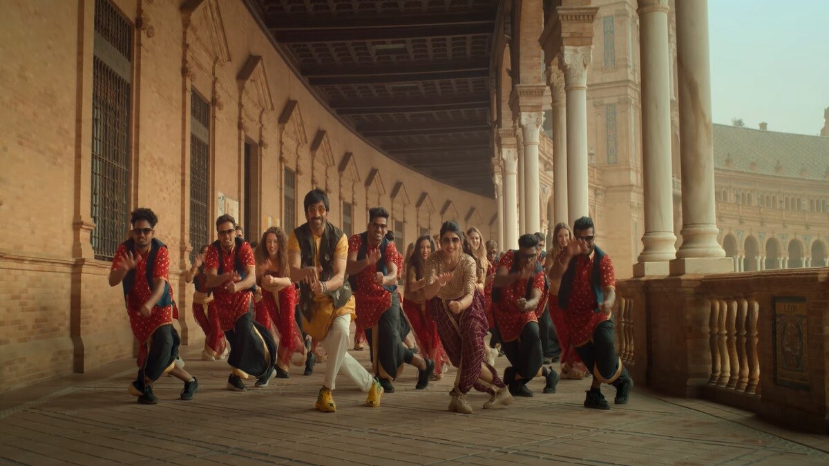 Dhamaka trailer: Ravi Teja in a double role promises an unapologetic ...