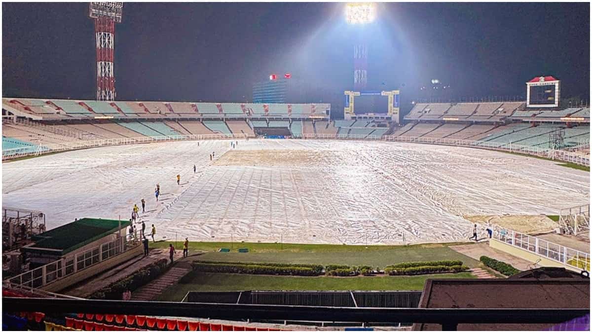IPL 2025: Ground staff covers Eden Gardens completely as rain fear ...