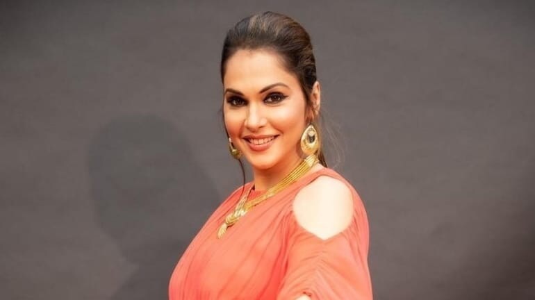 Dhahanam: Isha Koppikar opens up about her favourite scene in Ram Gopal ...
