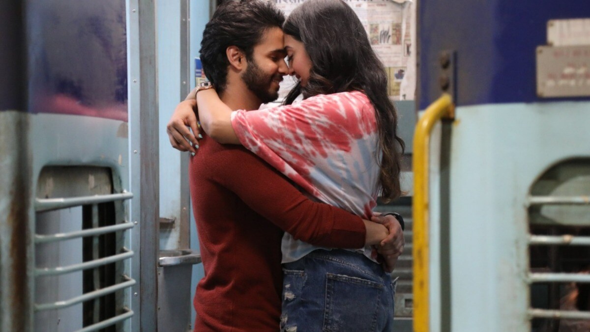 Ishq Express review: Mini-series starring Ritvik Sahore and Gayatrii ...