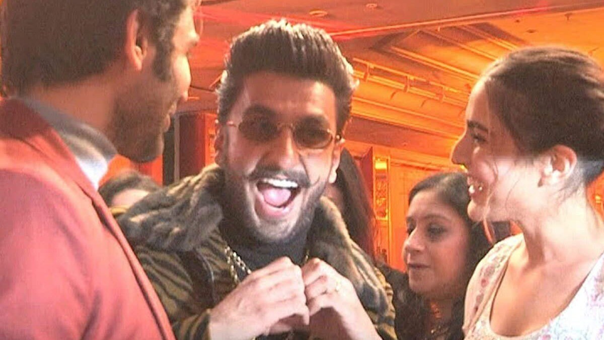 Sara Ali Khan-Kartik Aaryan’s reunion at OTTplay Awards 2022 has SarTik ...