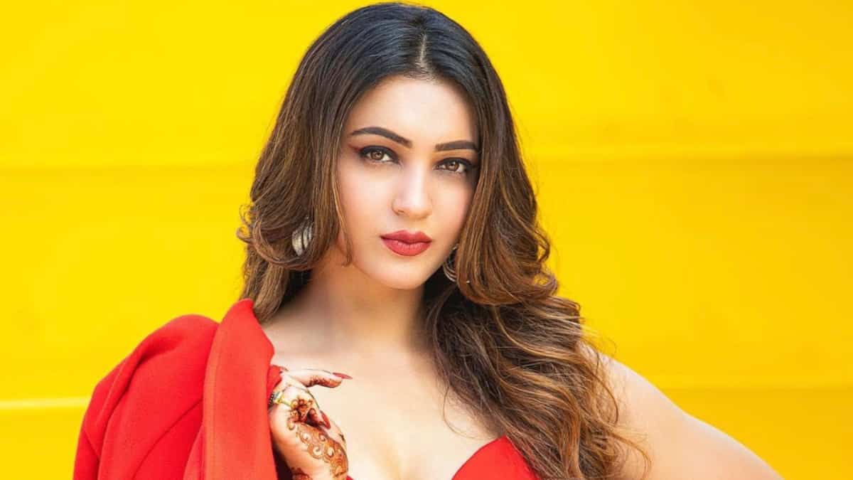 Koushani dances What Jhumka to display sibling love with brother