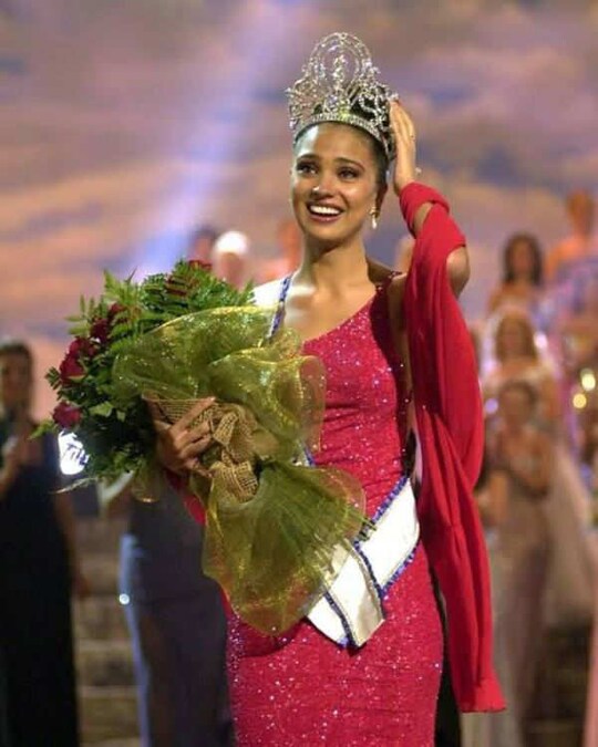 From Juhi Chawla to Sushmita Sen: Bollywood divas who are beauty ...