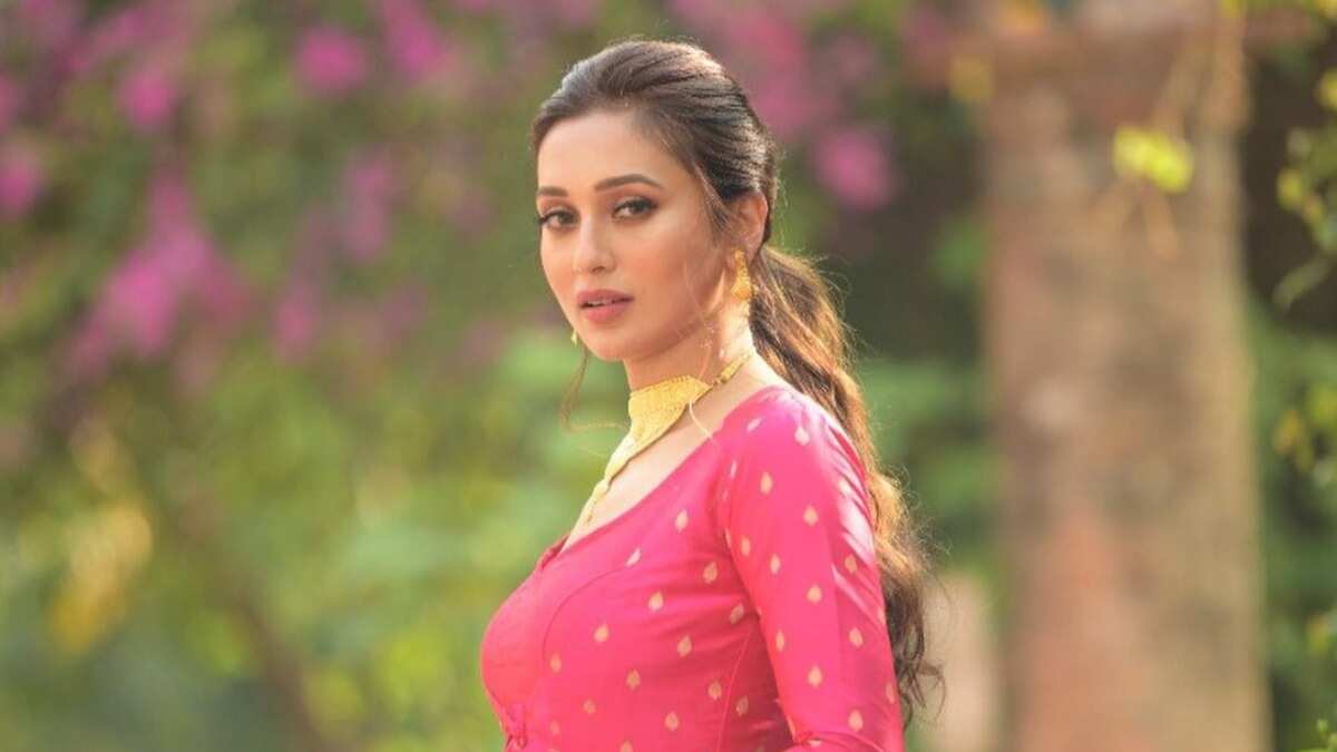 Shastry Virudh Shastry: Shiboprosad praises Mimi’s performance and ...