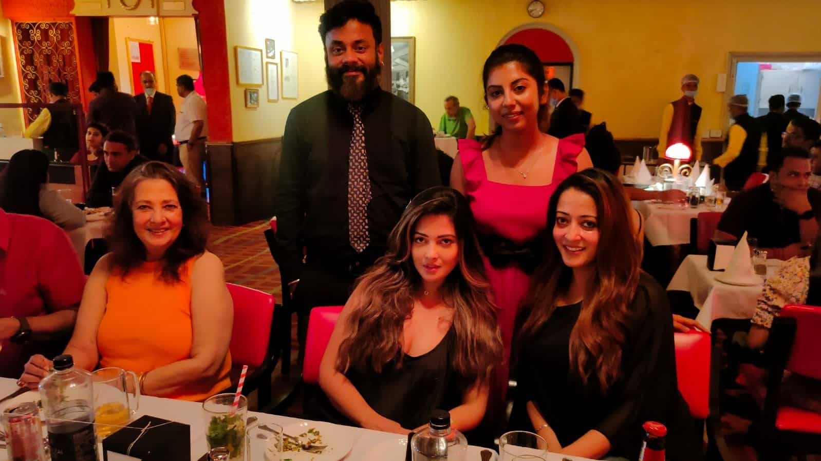 Riya Sen And Raima Sen