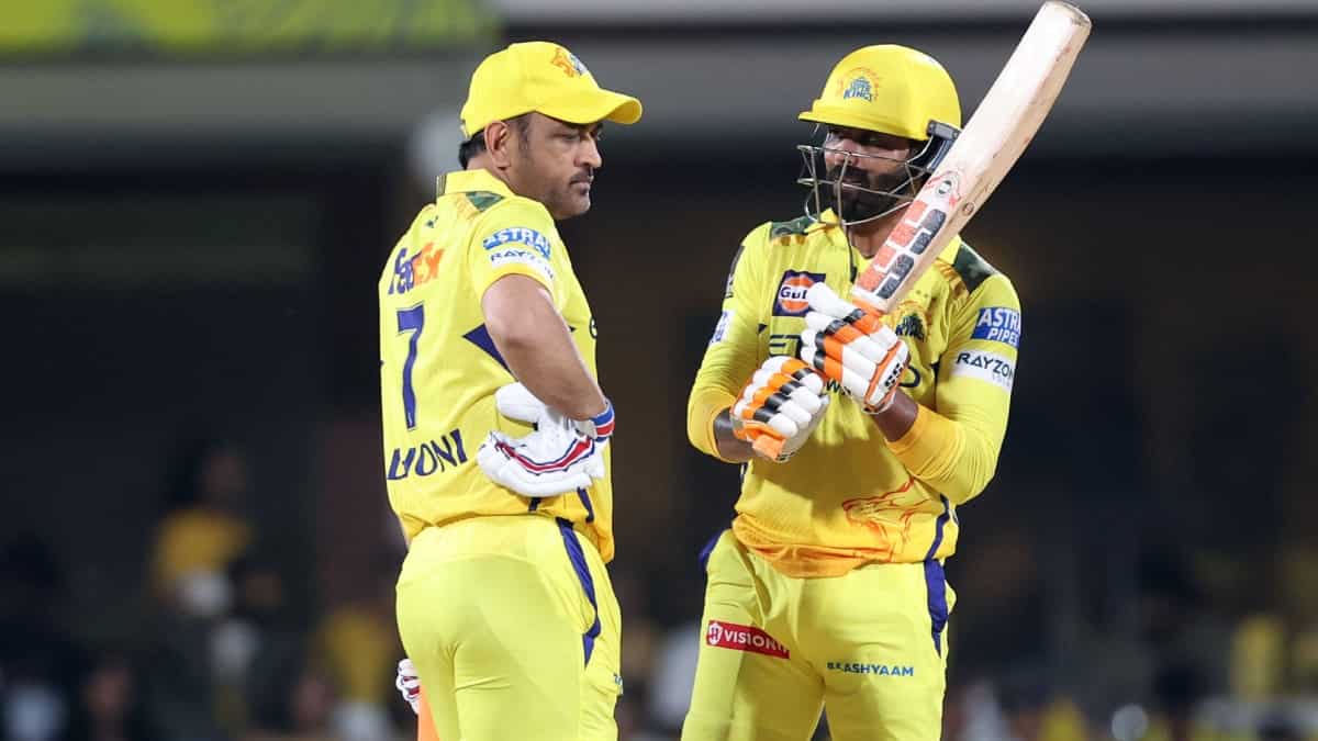 "Coming out to bat at no. 9 didn't make any sense": Cricket experts, fans bash MS Dhoni after ...