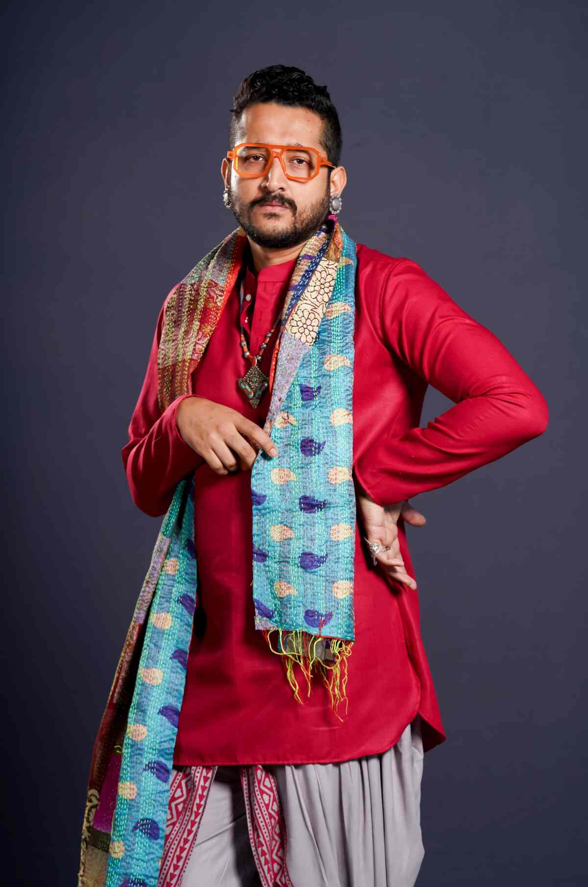 Shotyi Bole Shotyi Kichu Nei: Check out the LOOK REVEAL of Parambrata Chatterjee, Ritwick ...