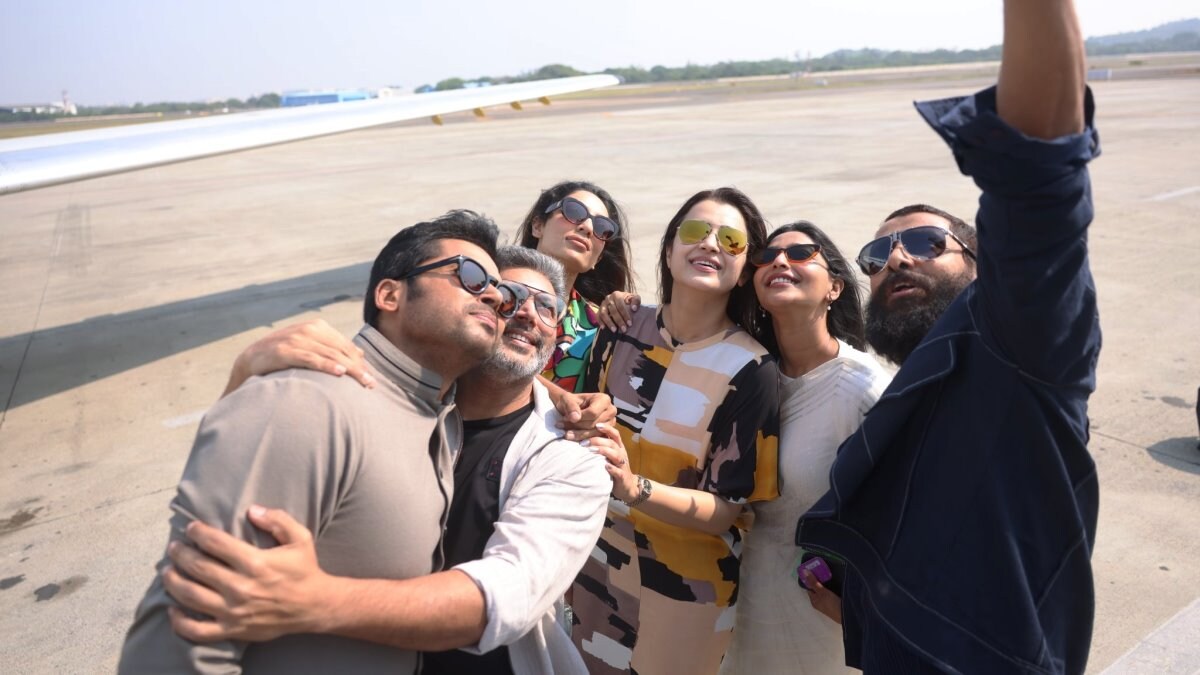 Ponniyin Selvan 2 Team Lands At Kochi Vikram Clicks A Selfie With