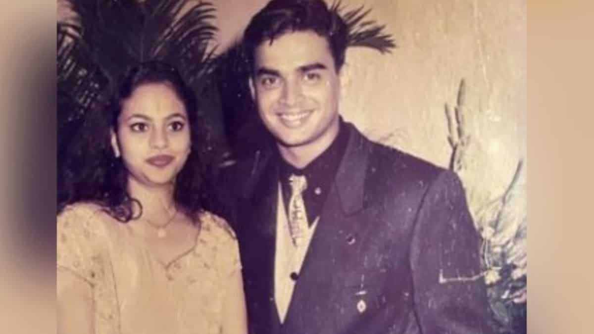 R Madhavan celebrates 23rd wedding anniversary with his wife Sarita ...