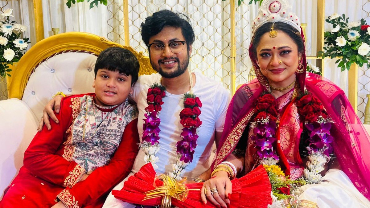 Rupanjana Mitra and Ratool Mukherjee host their reception at an ...