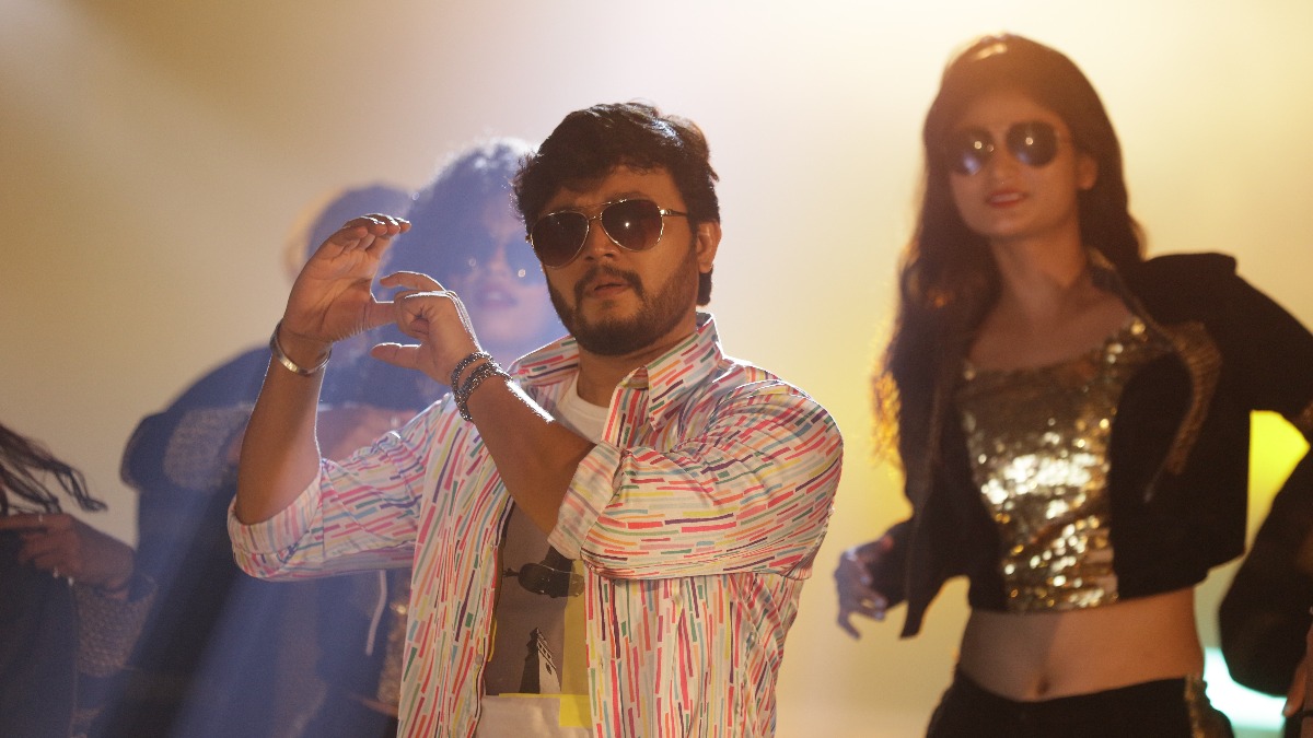 Golden Star Ganesh turns rapper and burns up the dance floor in Sakath ...