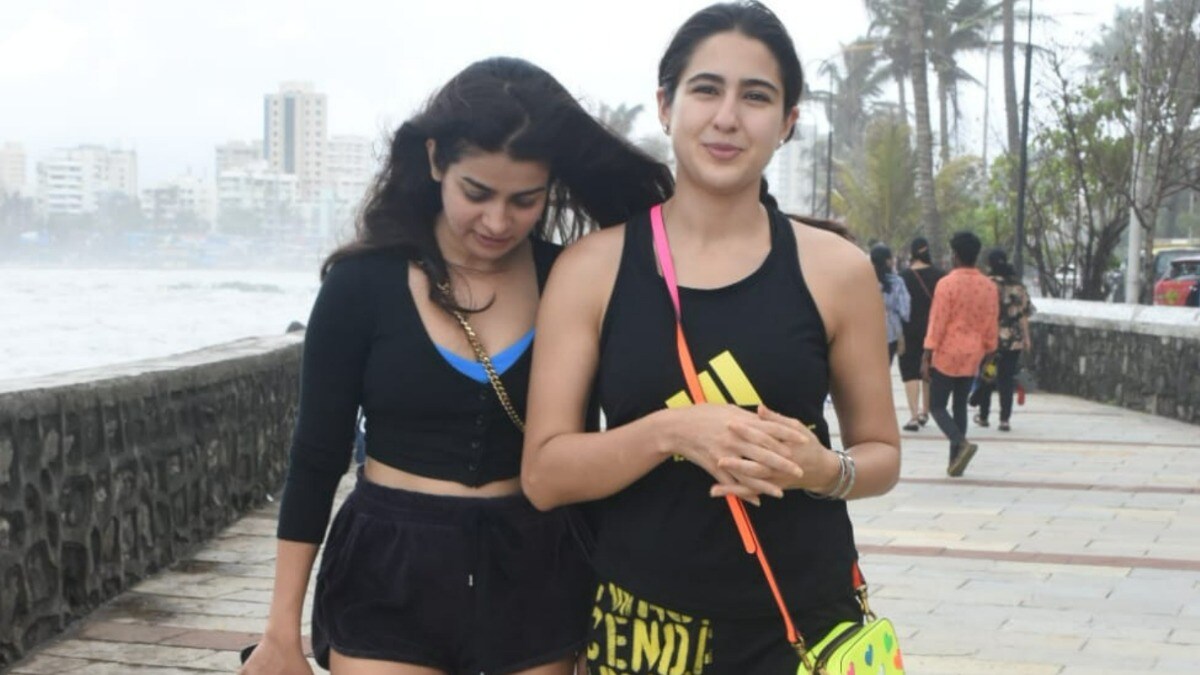 In Pics: Sara Ali Khan enjoys auto ride in rains with stylist friend ...