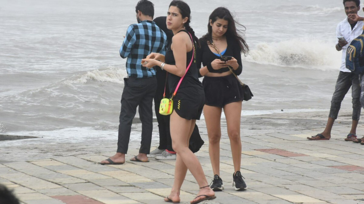 In Pics: Sara Ali Khan enjoys auto ride in rains with stylist friend ...