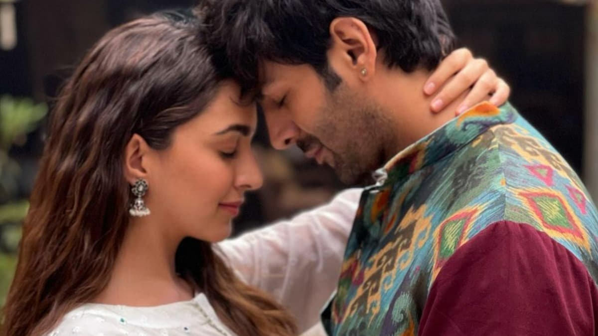 Kartik Aaryan-Kiara Advani’s first looks from SatyaPrem Ki Katha out ... Kartik Aaryan-Kiara Advani’s first looks from SatyaPrem Ki Katha out ...