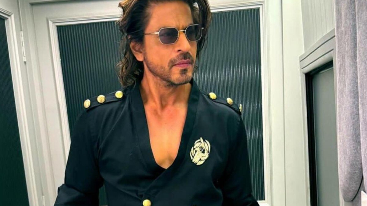 Shah Rukh Khan at Women’s Premier League opening ceremony - Watch his performance on Jhoome Jo ...