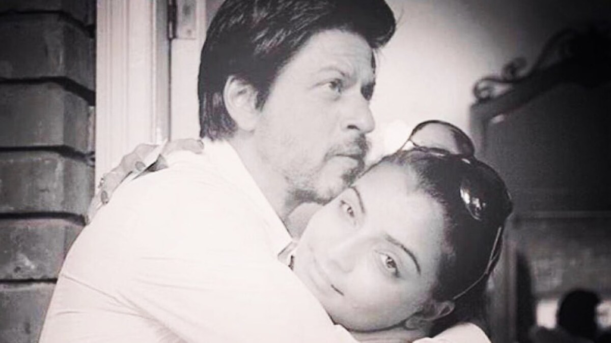 Shah Rukh Khan did 50 variations of the adab gesture in Pathaan's ...