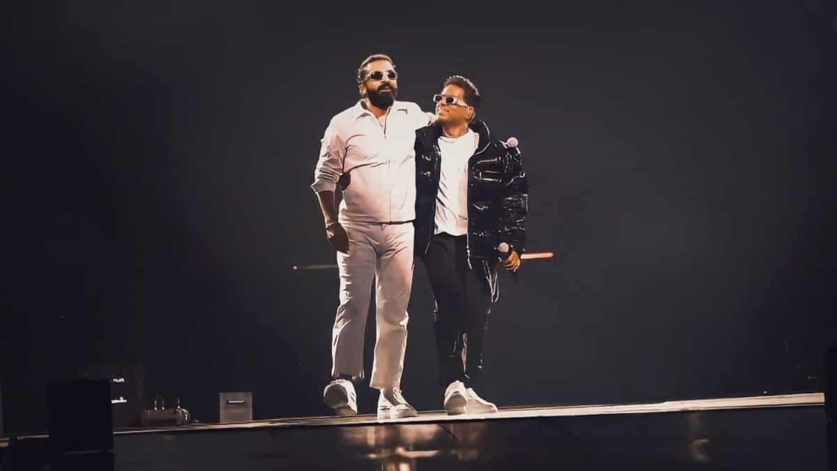 Silambarasan TR showers gifts on his fans at Yuvan Shankar Raja concert ...