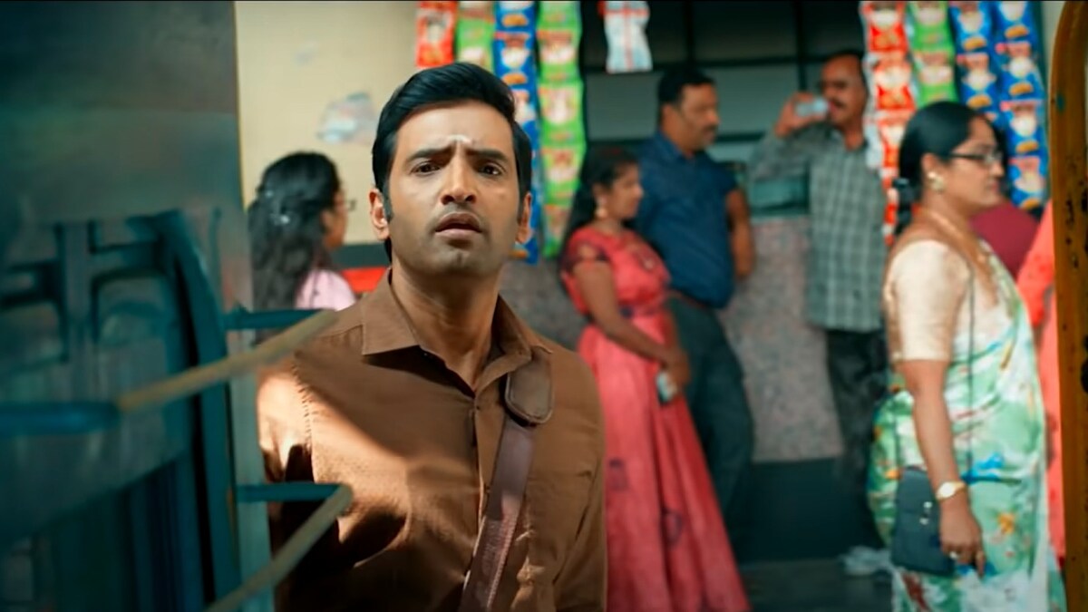 Sabhaapathy: New sneak peek from Santhanam’s films has him eyeing a red ...