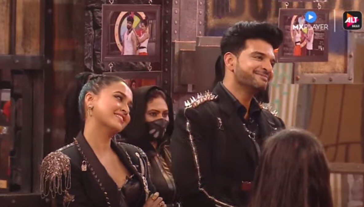 Lock Upp: Karan Kundrra welcomes 'warden' Tejasswi Prakash, the actress ... Lock Upp: Karan Kundrra welcomes 'warden' Tejasswi Prakash, the actress ...