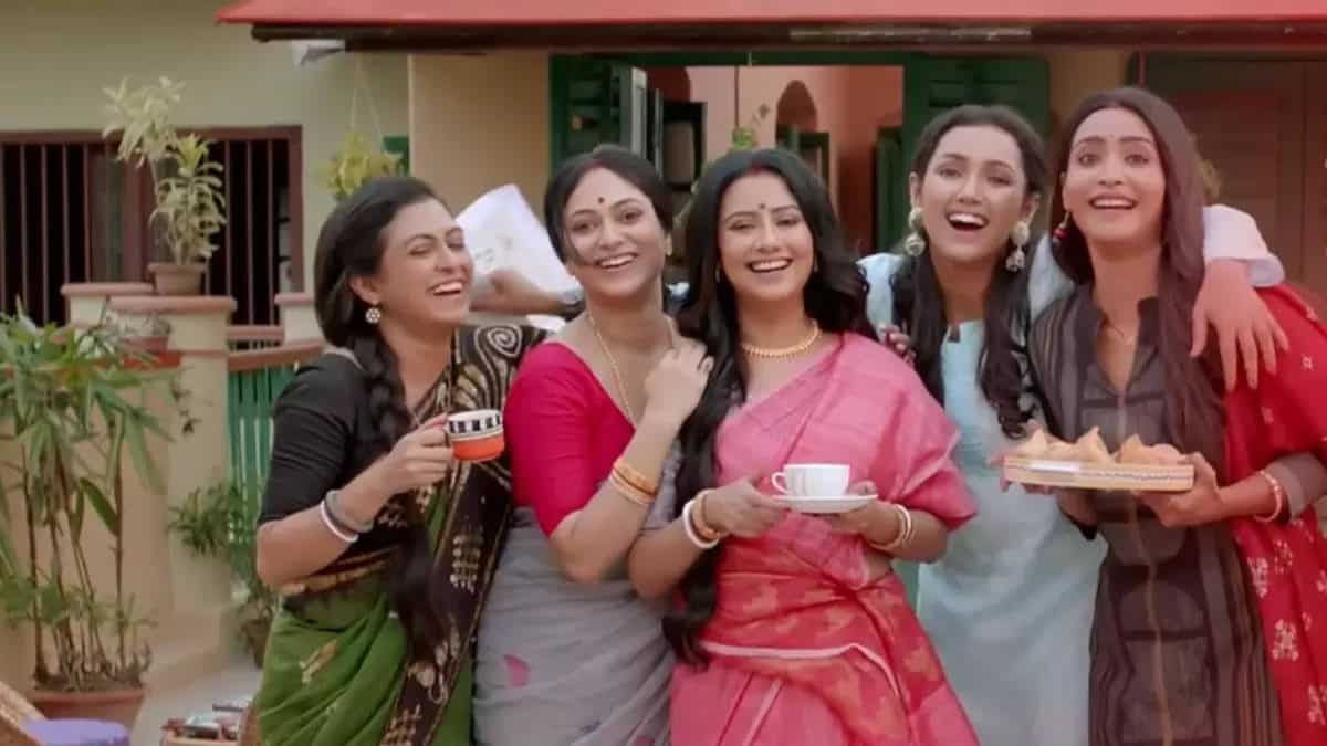 Kar Kache Moner Kotha Koi cast Manali Dey, Basabdatta Chatterjee, Sneha ... Kar Kache Moner Kotha Koi cast Manali Dey, Basabdatta Chatterjee, Sneha ...