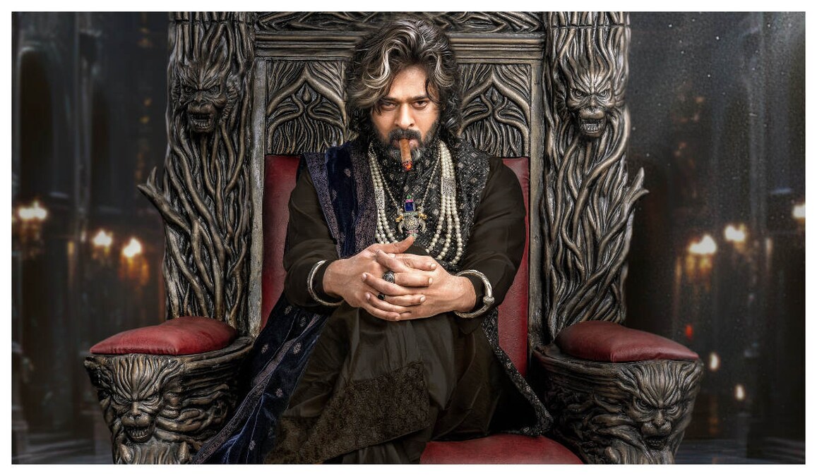 Prabhas stuns in a shocking new look as the royal yet senior Raja Saab ...