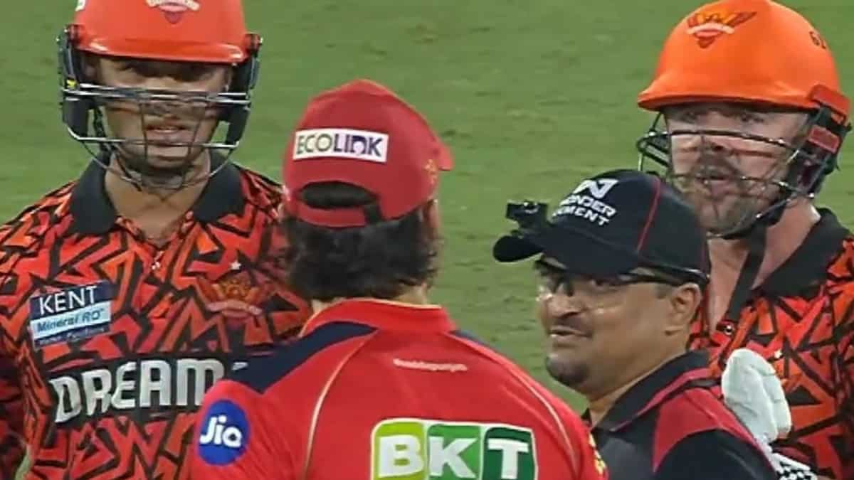 [Watch] Travis Head and Glenn Maxwell indulge in a verbal spat during ...