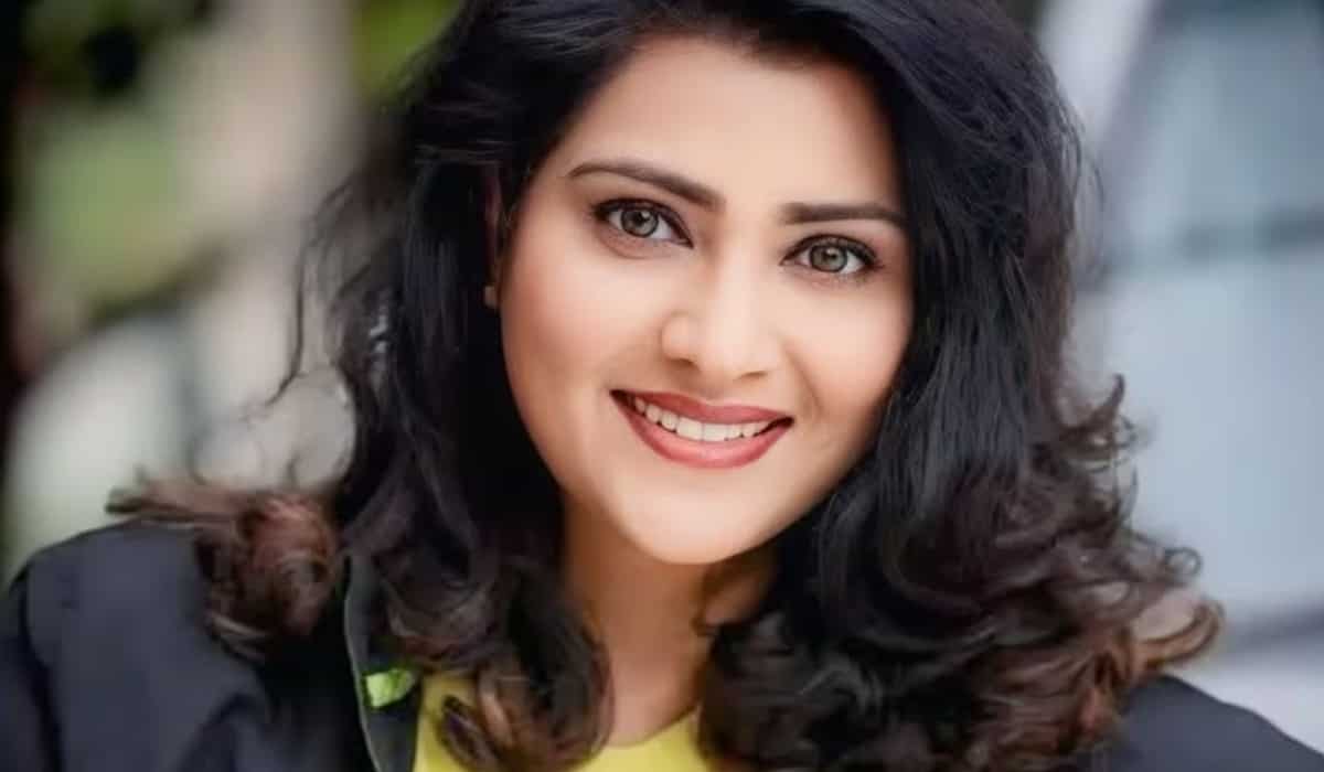 Watch Vani Viswanath's varied performance in these films online ahead of Azadi