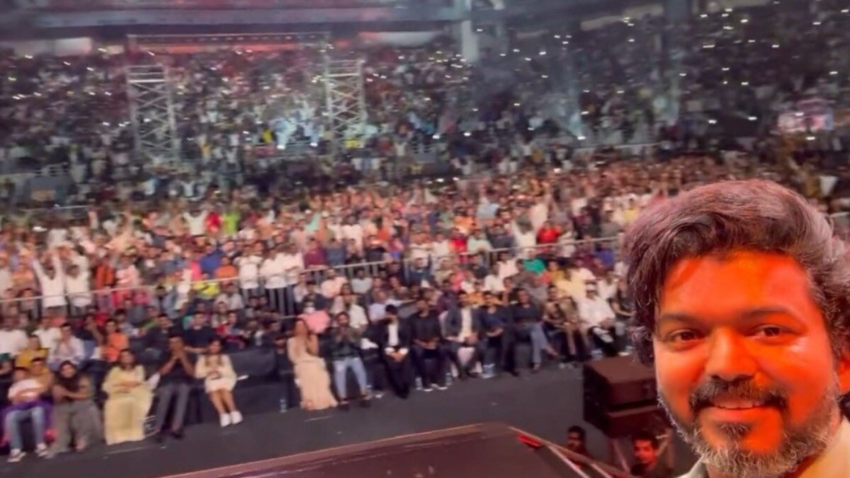 Vijay's selfie at Varisu audio launch takes the internet by storm