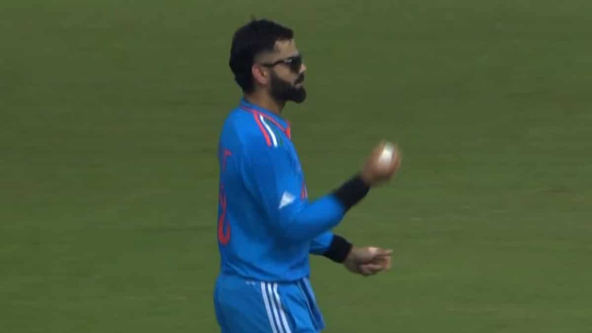 World Cup: Pune crowd goes crazy as Virat Kohli bowls in ODIs for the ...