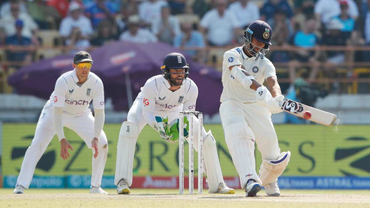 IND vs ENG - Yashasvi Jaiswal adopts Bazball style, smashes a SIX to ...