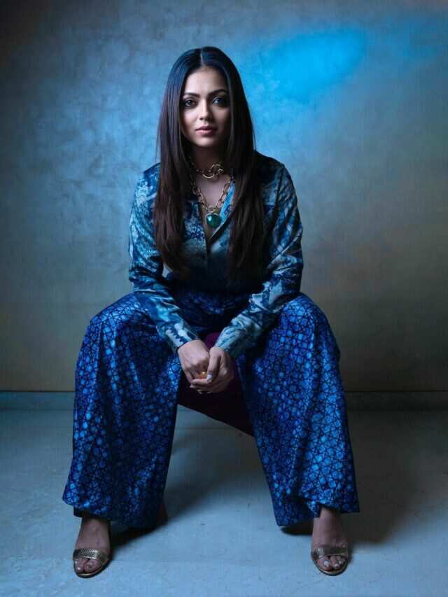 Drashti Dhami exudes uber-chic vibes in a vibrant blue ensemble – OTTplay