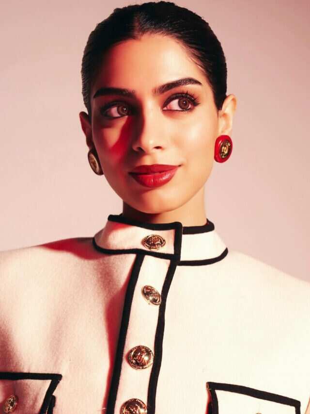 Khushi Kapoor makes a stylish appearance in a co-ord set, don’t miss ...